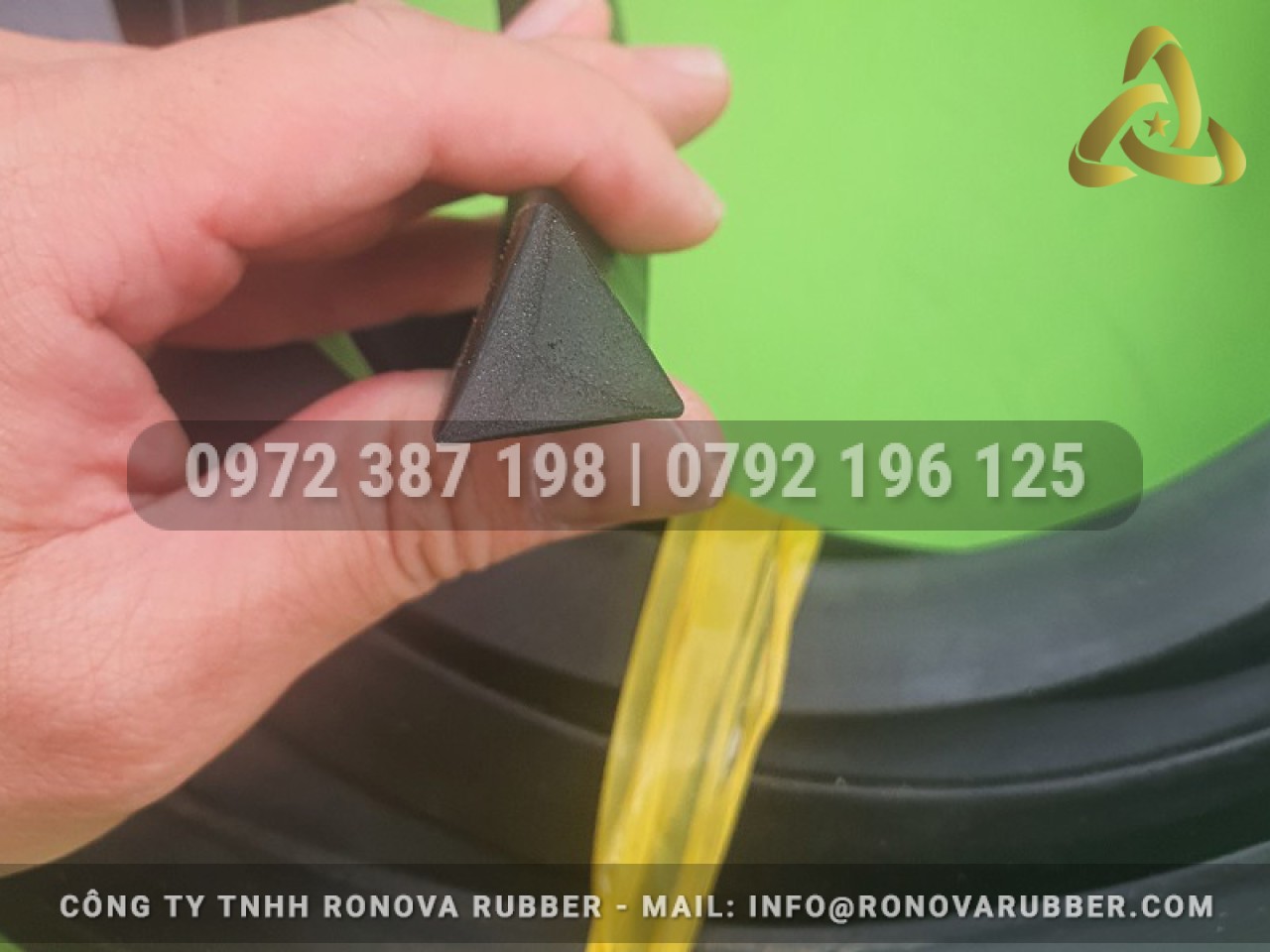 Ron cao su tam giác 20x20x20 | Ronova Rubber